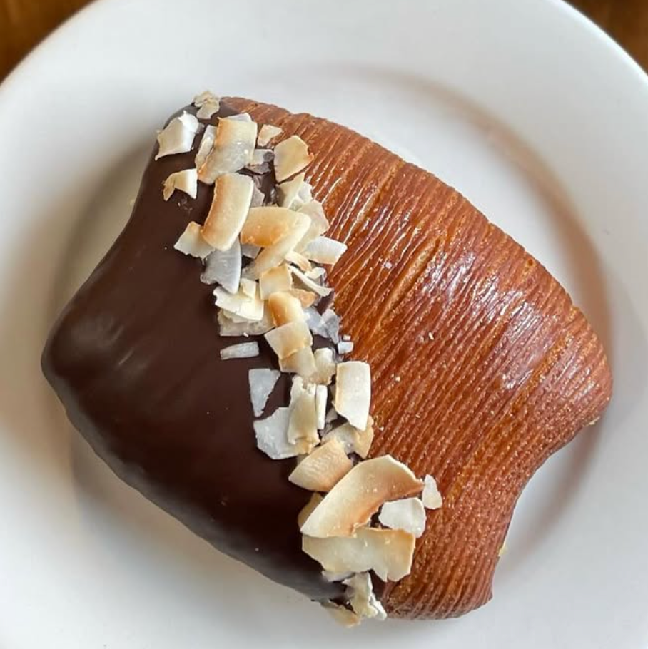 Cassis Pain Suisse | Petit Pierre Bakery